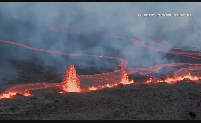 Hawaii's Mauna Loa Eruption: Stunning Video Shows Lava Spewing, Reaching Heights of 164 Feet ...