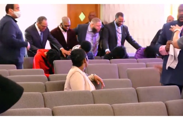 Pastor Prays for Would-Be Armed Robbers during Worship Service: 'God's ...