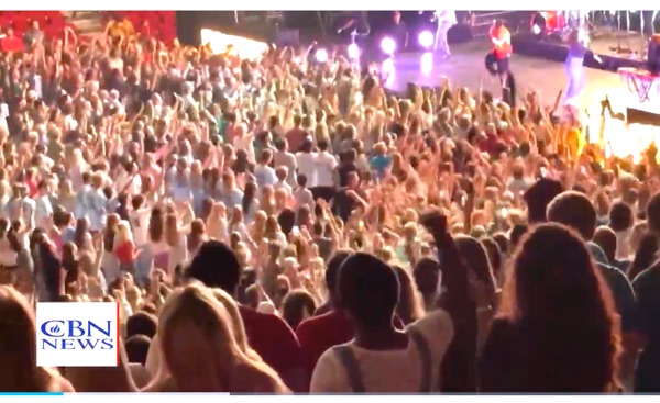 Revival Sweeping Through College Campuses Impacting Tens of Thousands ...